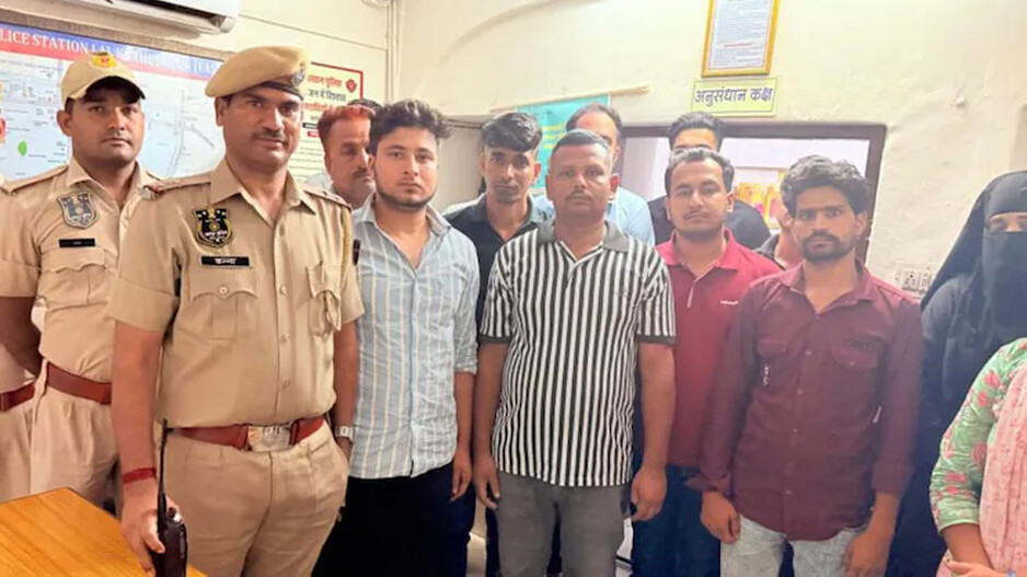 କଏଦୀ ନା ଆଉ କ’ଣ? ଜେଲରୁ ବାହାରି ହୋଟେଲ୍‌ରେ ଗର୍ଲଫ୍ରେଣ୍ଡ ଓ ପତ୍ନୀଙ୍କ ସହ ...