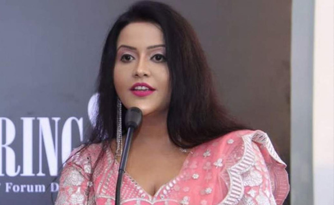 ପୂର୍ବତନ ମୁଖ୍ୟମନ୍ତ୍ରୀଙ୍କ ପତ୍ନୀ ଦେଲେ ଅଜବ ବୟାନ, ଟ୍ରାଫିକ ସମସ୍ୟା ପାଇଁ ହେଉଛି ...